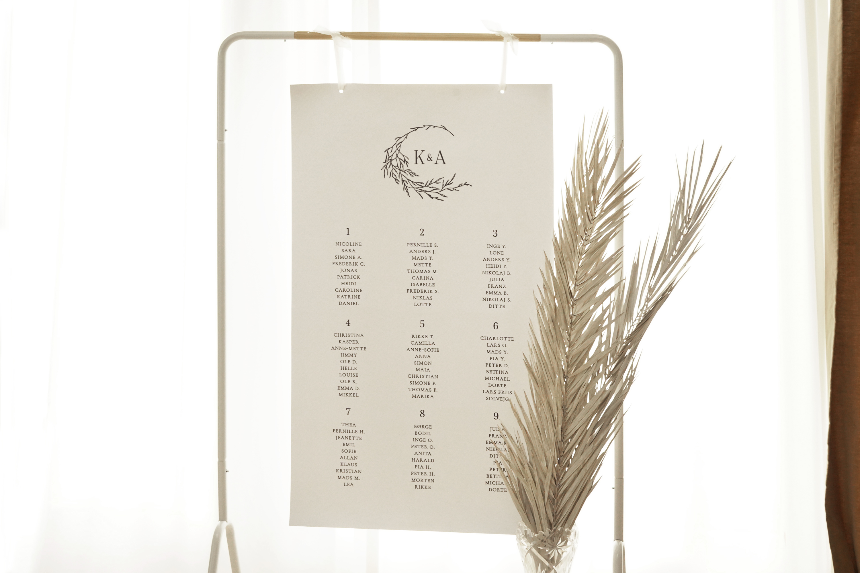 Bordplan af stof med stort monogram · LUMEN