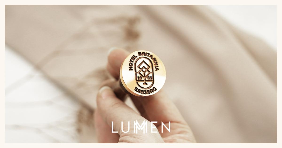 Laksegl stempel med eget logo · LUMEN