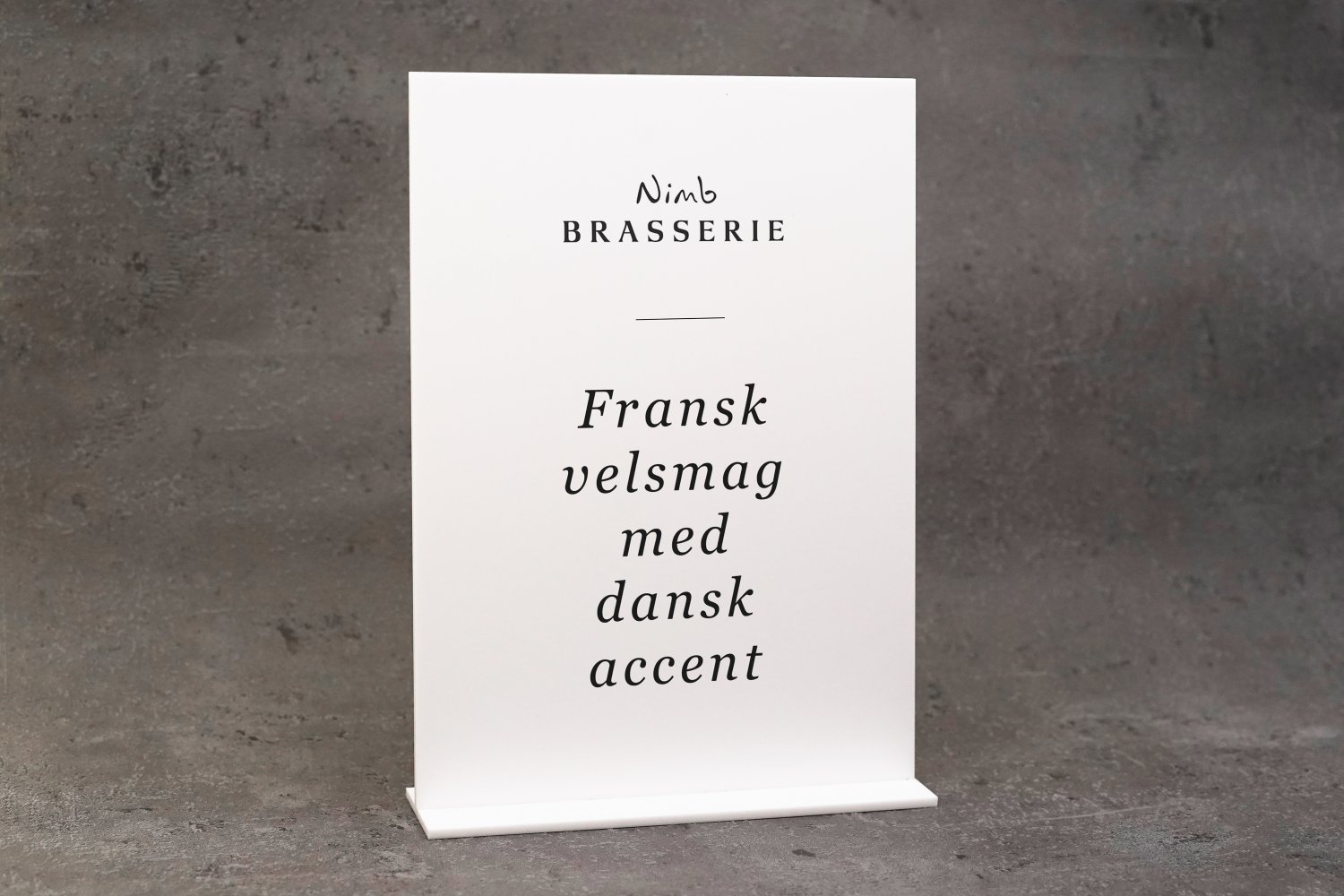 A4 Firma logo skilt i akryl · LUMEN